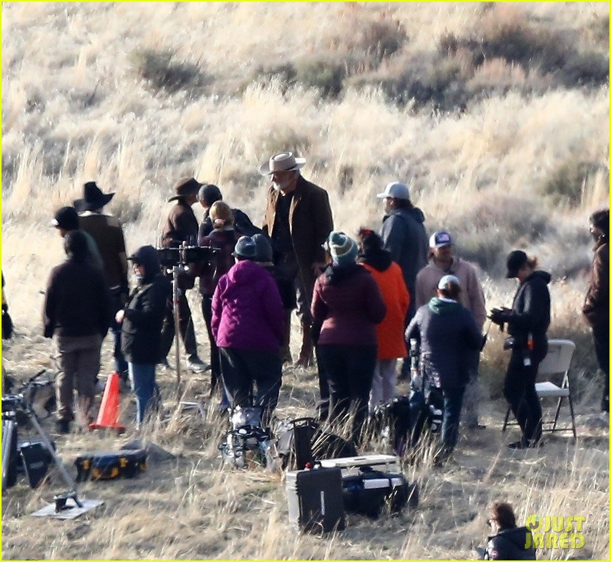 Alec Baldwin Works With Horses & Gears Up As Sheriff In New 'Rust' Set ...