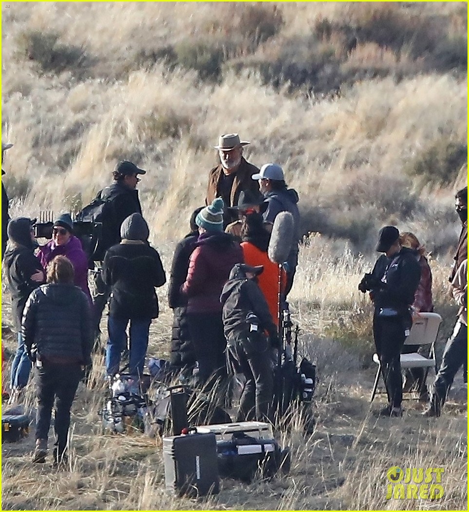 Alec Baldwin Works With Horses & Gears Up As Sheriff In New 'Rust' Set ...