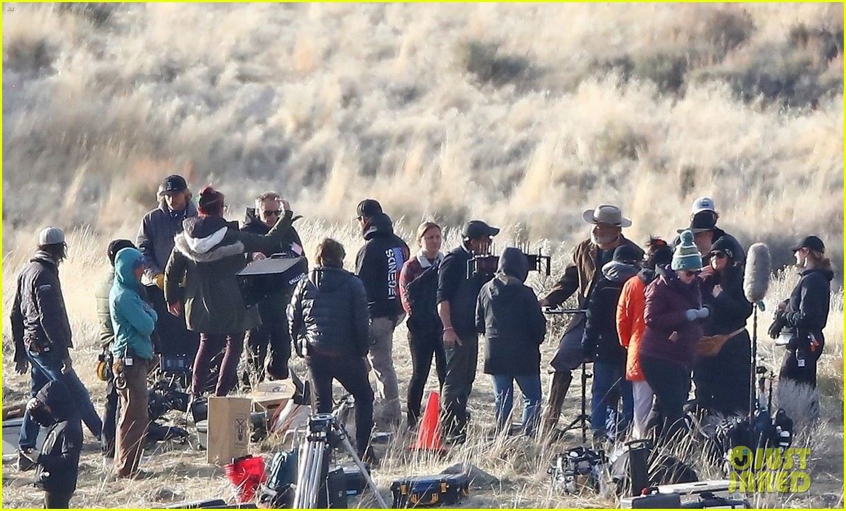 Alec Baldwin Works With Horses & Gears Up As Sheriff In New 'Rust' Set ...