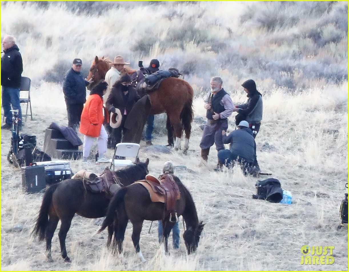 Alec Baldwin Works With Horses & Gears Up As Sheriff In New 'Rust' Set ...