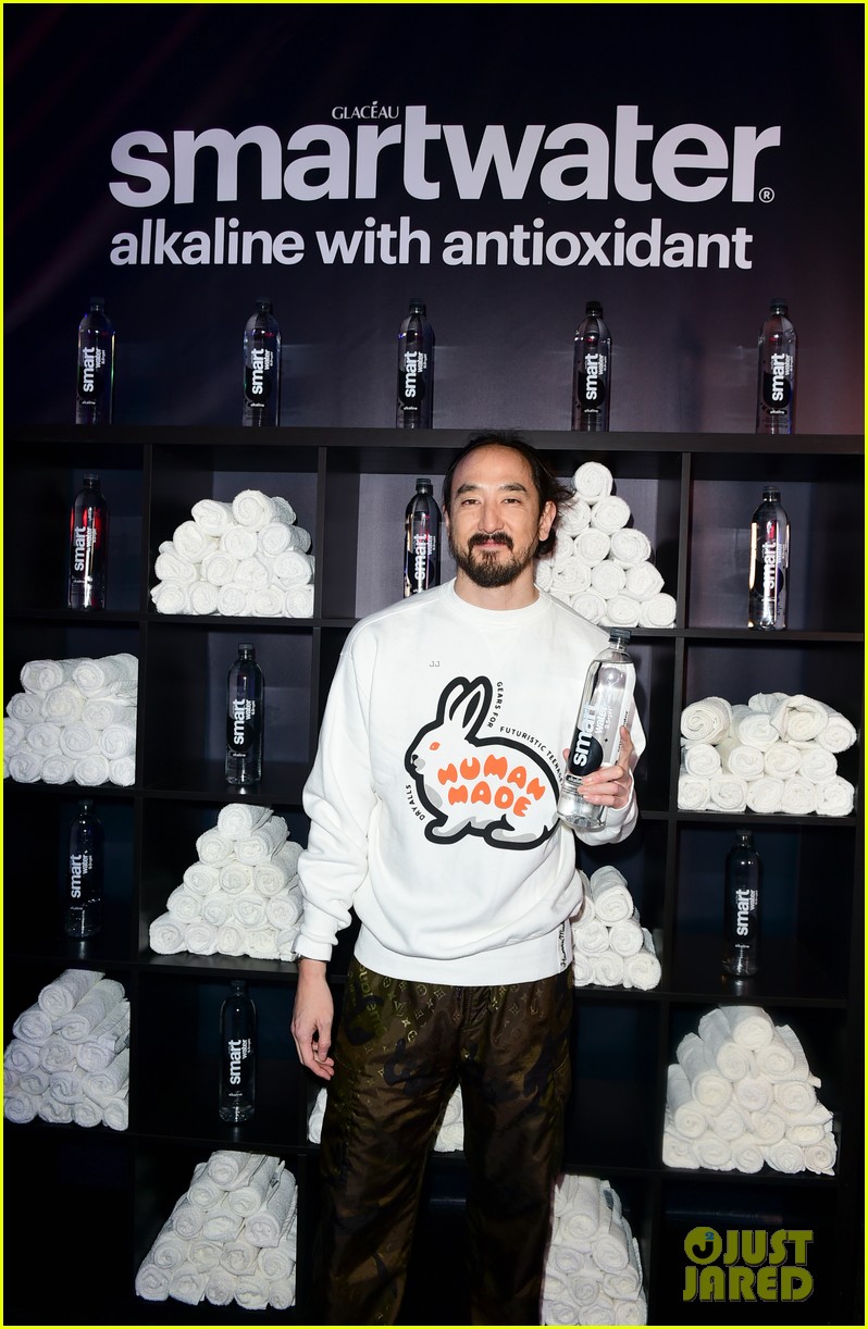 Steve Aoki Threw a Cake in TikTok Star Blake Gray's Face During a Late ...