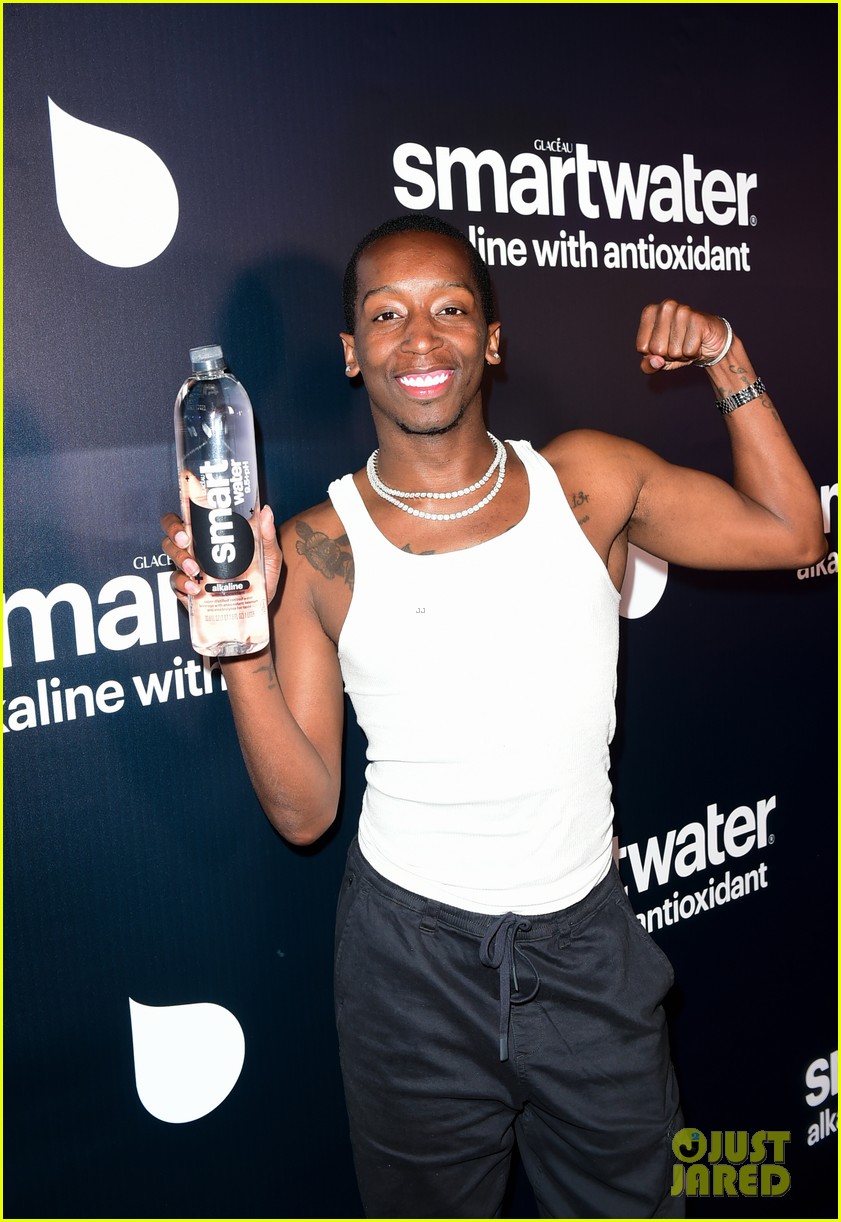 Steve Aoki Threw a Cake in TikTok Star Blake Gray's Face During a Late ...