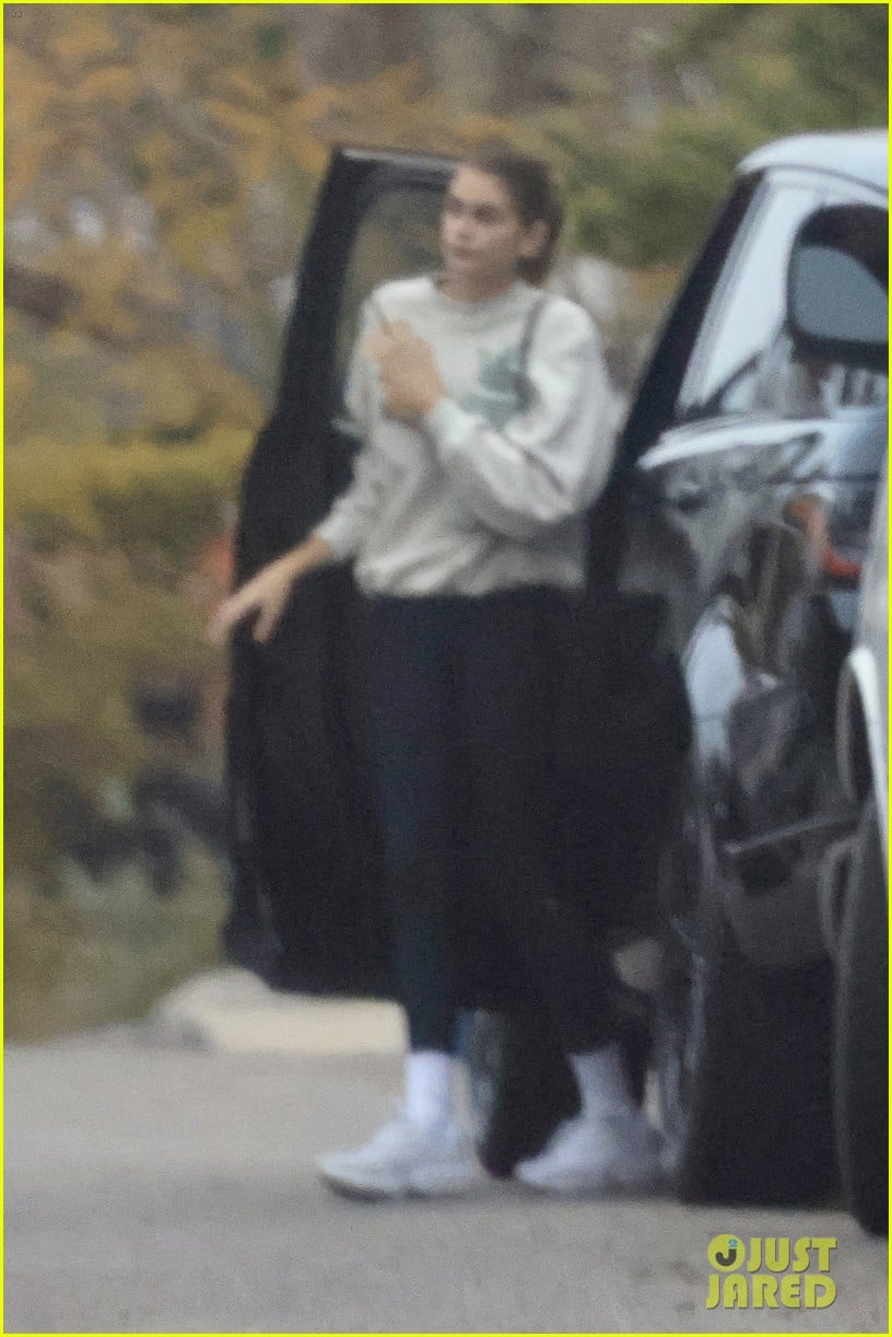 Austin Butler & Kaia Gerber Head to Joint Pilates Class: Photo 4922038 ...