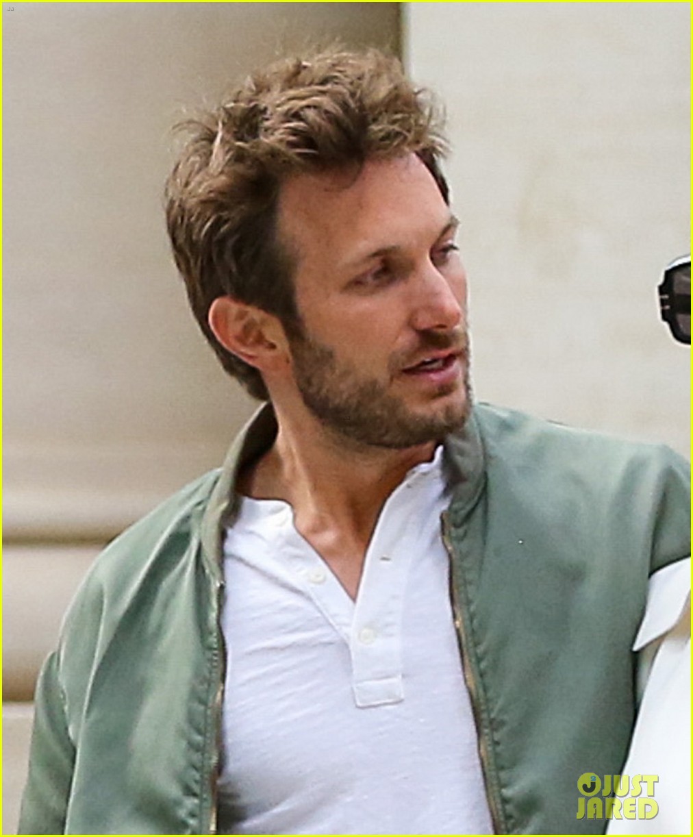 Kate Beckinsale Looks Cozy with Matt Atwater in New Photos, But Source ...