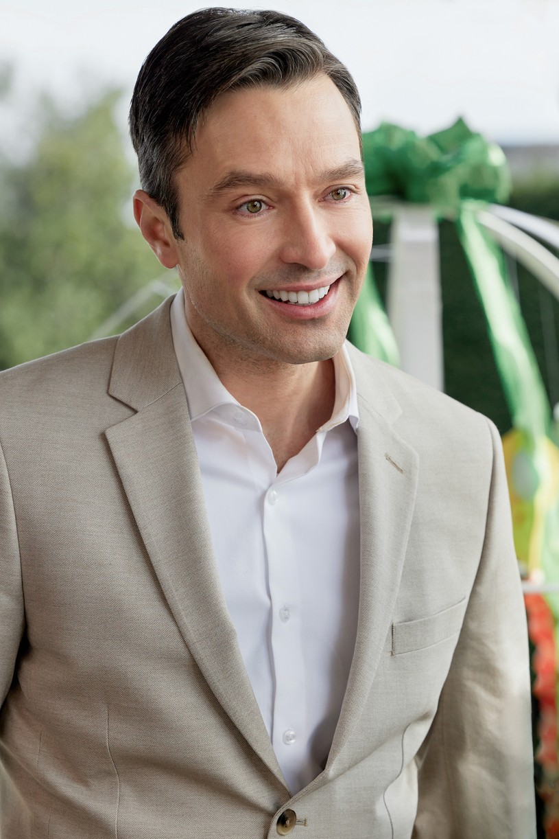 Amanda Schull's Life Gets Turned Around With Carlo Marks in Hallmark's ...