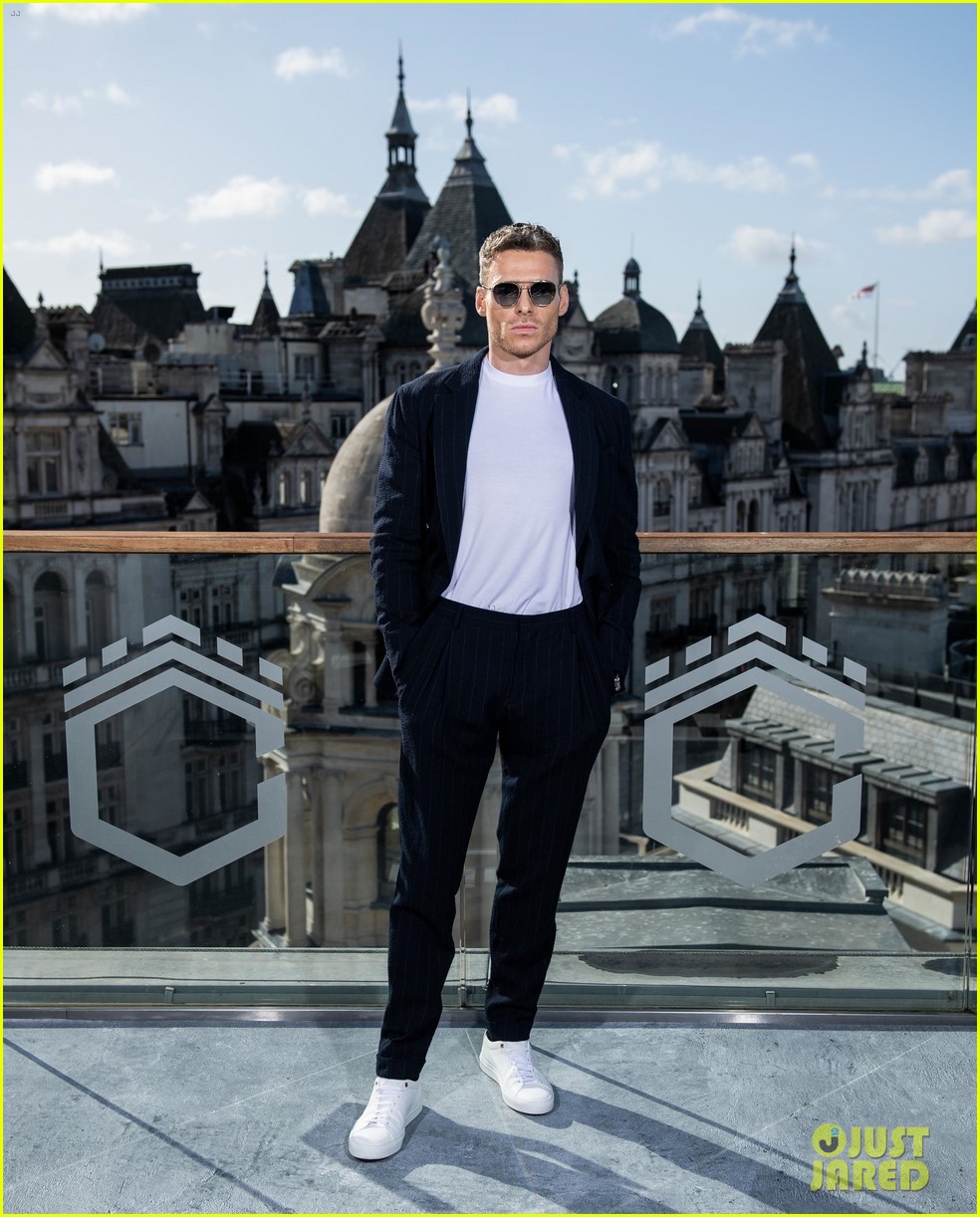 Richard Madden, Priyanka Chopra & Stanley Tucci Buddy Up at 'Citadel ...