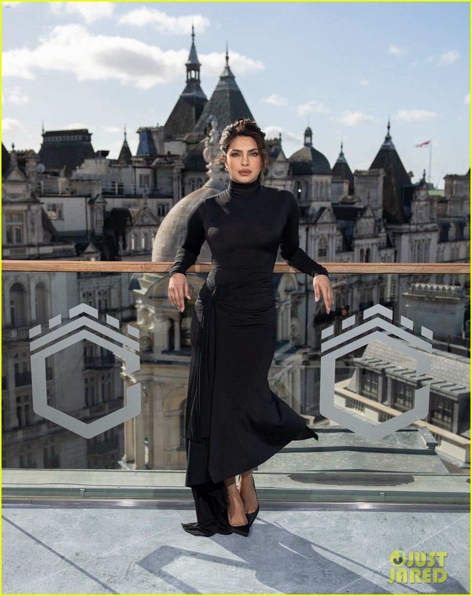 Richard Madden, Priyanka Chopra & Stanley Tucci Buddy Up at 'Citadel ...