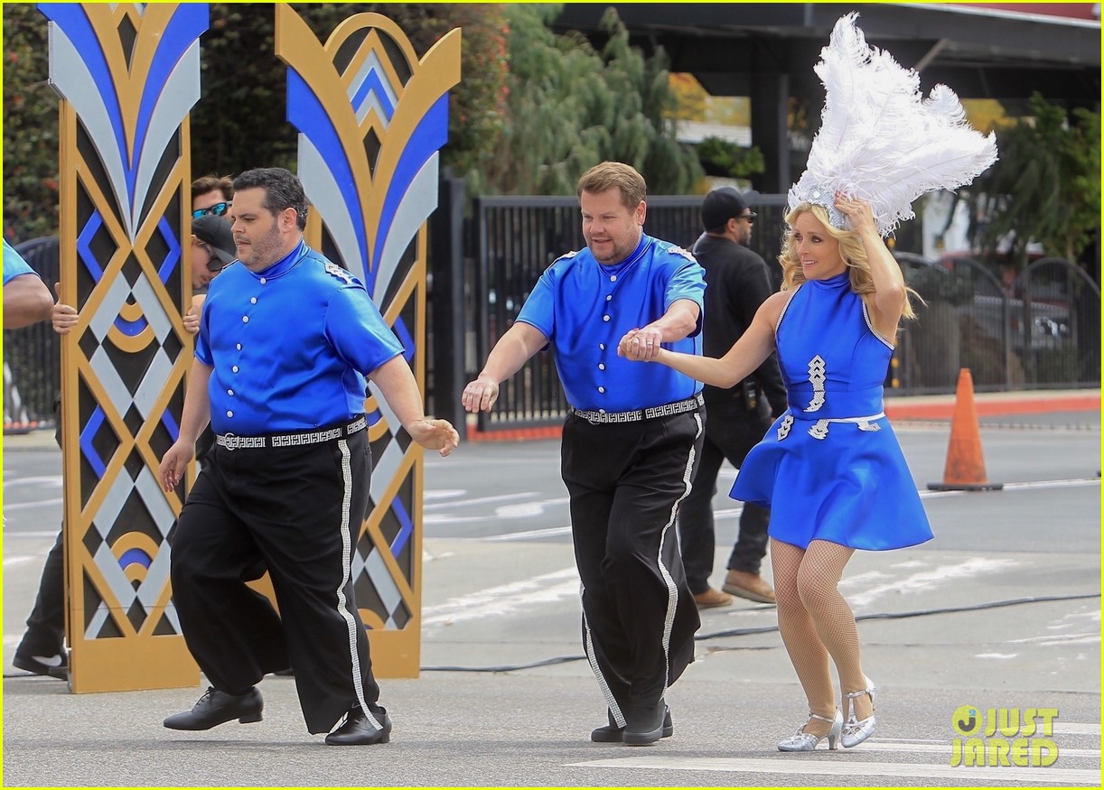 Josh Gad & Jane Krakowski Play Rain Clouds For James Corden's 'Singin ...