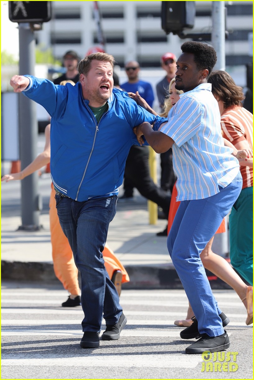 Josh Gad & Jane Krakowski Play Rain Clouds For James Corden's 'Singin ...