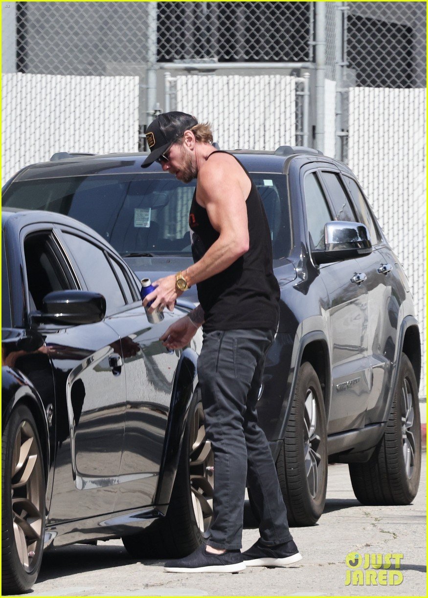 Dax Shepard Shows Off Tattooed Muscles While Out Running Errands in L.A ...