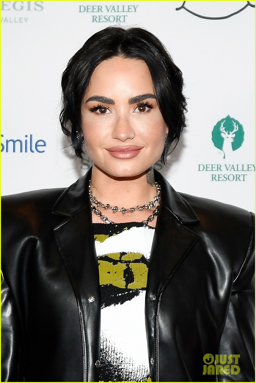 Demi Lovato & Boyfriend Jutes Hit the Ski Slopes for Operation Smile's ...