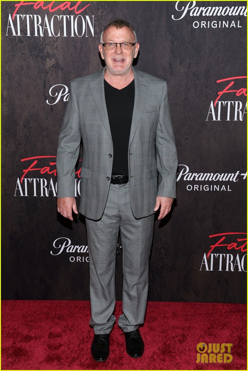 Amanda Peet Gets Support From BFF Sarah Paulson, Carla Gallo ...