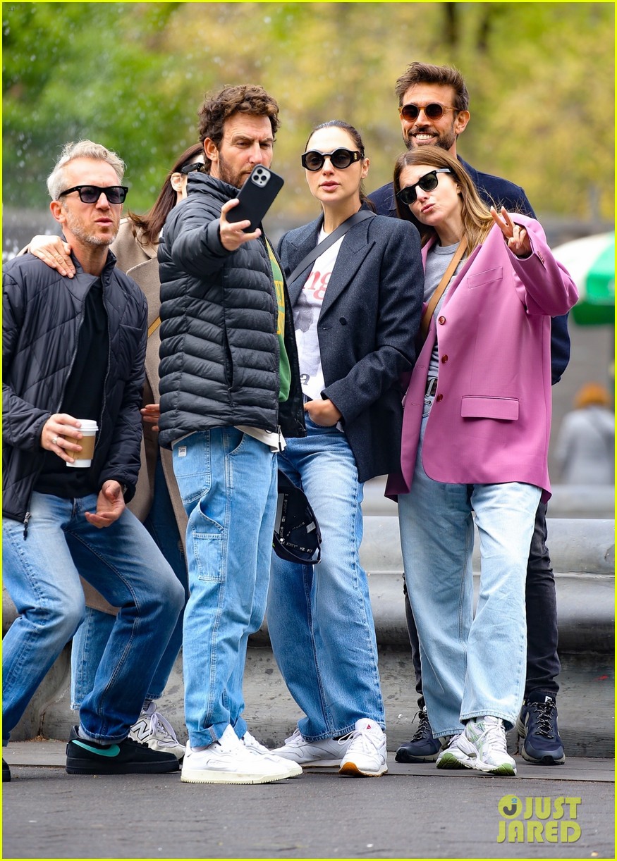 Gal Gadot Spotted Sightseeing in NYC with Husband Jaron Versano, Helps ...