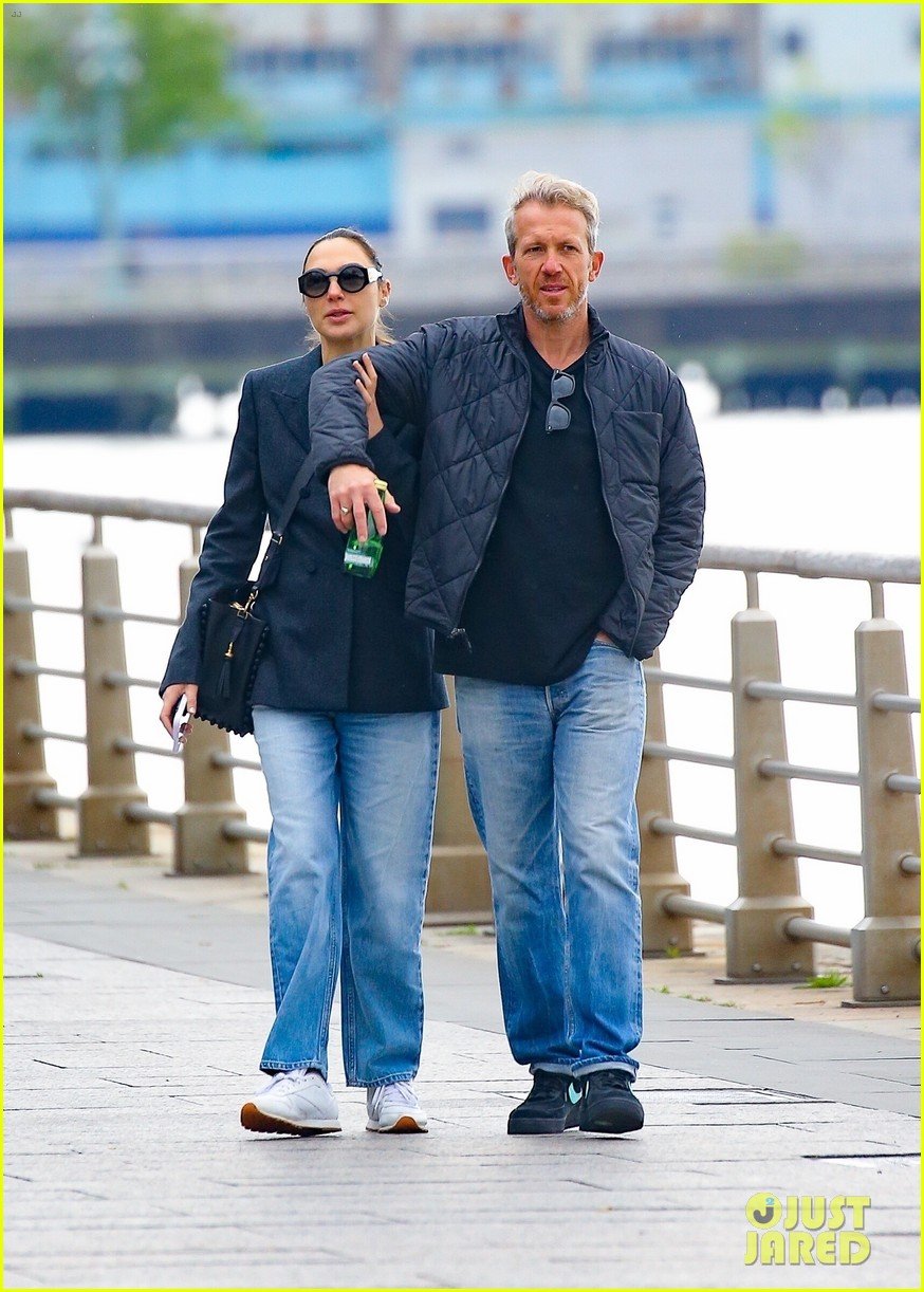Gal Gadot Spotted Sightseeing in NYC with Husband Jaron Versano, Helps ...