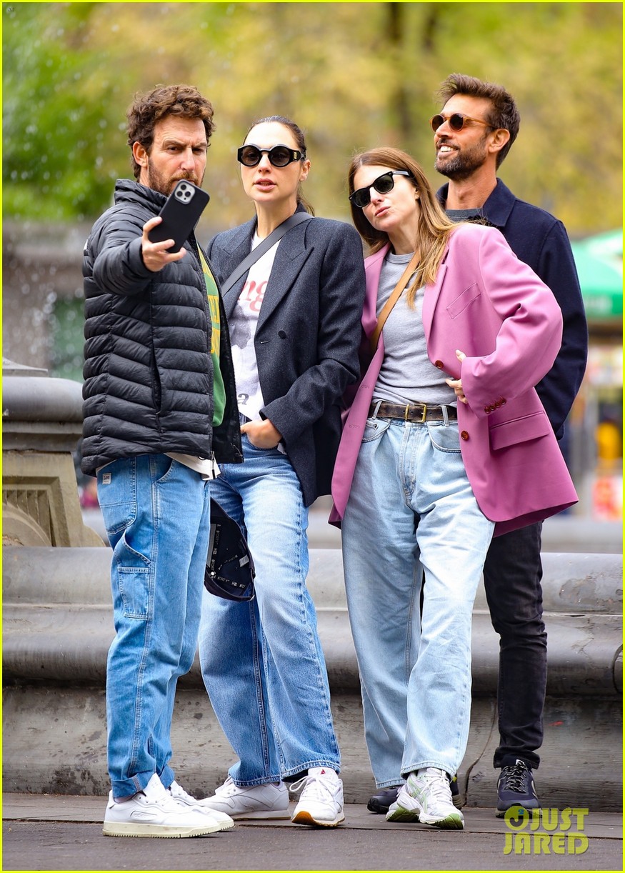 Gal Gadot Spotted Sightseeing in NYC with Husband Jaron Versano, Helps ...