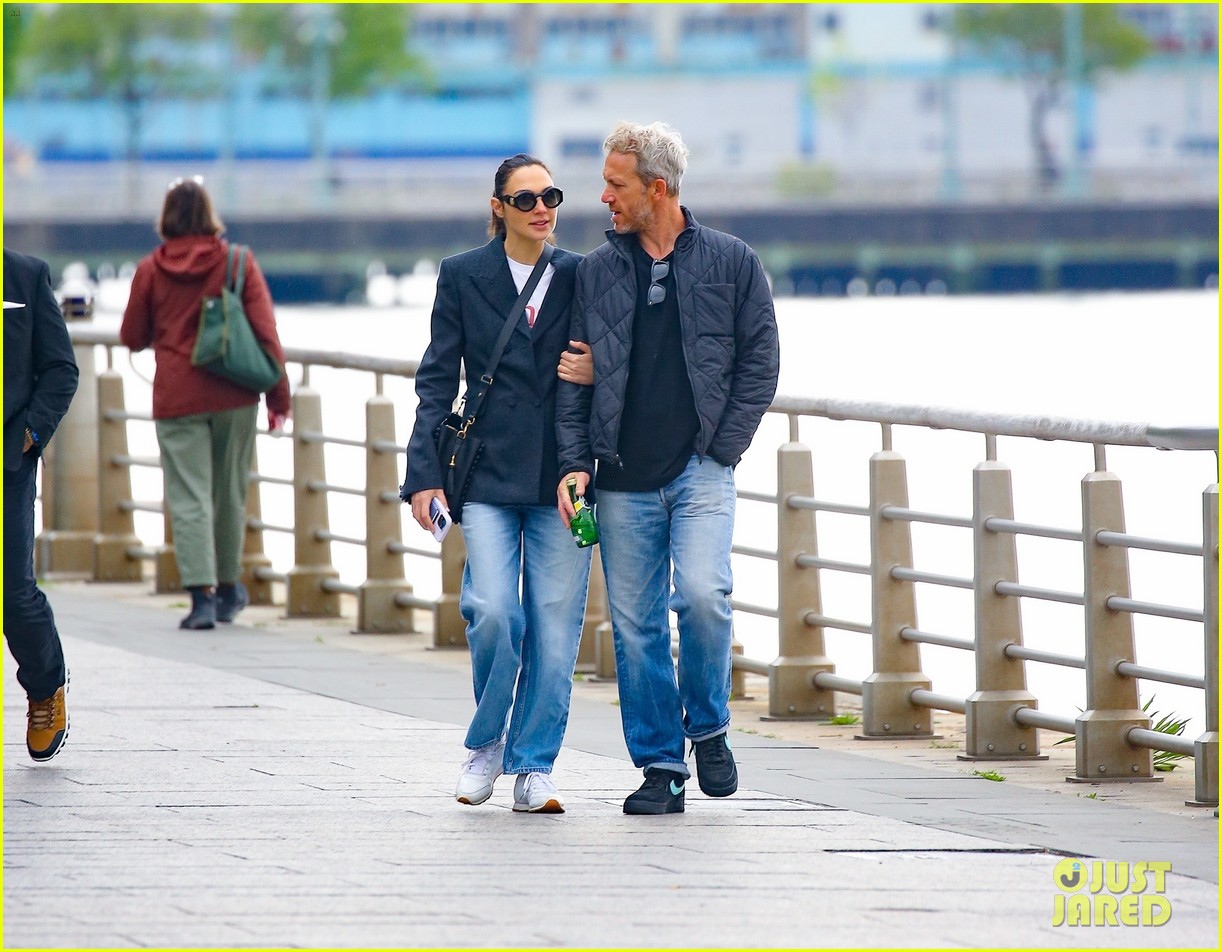 Gal Gadot Spotted Sightseeing in NYC with Husband Jaron Versano, Helps ...