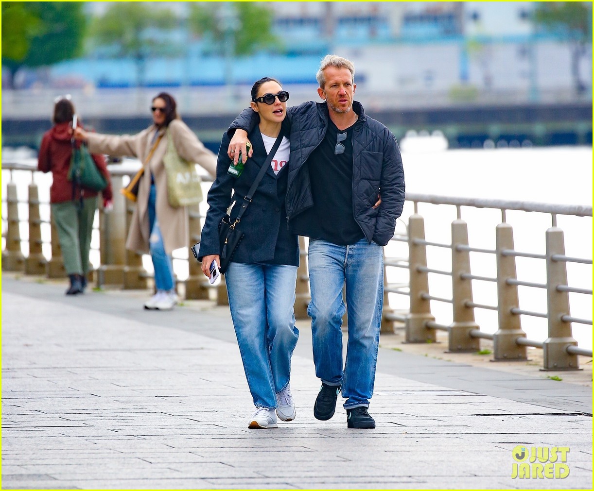 Gal Gadot Spotted Sightseeing in NYC with Husband Jaron Versano, Helps ...