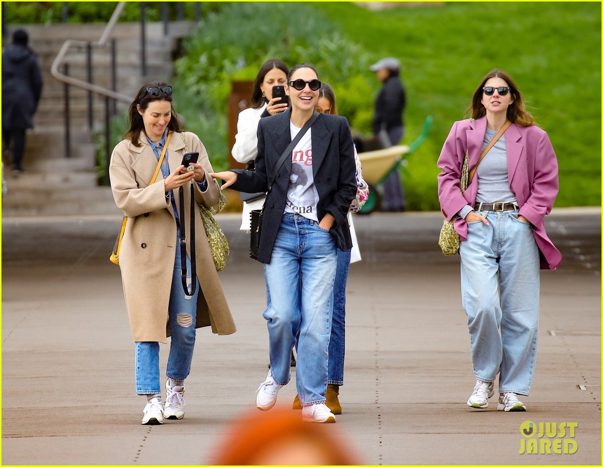 Gal Gadot Spotted Sightseeing in NYC with Husband Jaron Versano, Helps ...