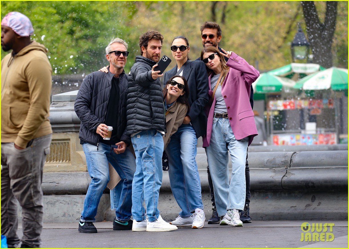 Gal Gadot Spotted Sightseeing in NYC with Husband Jaron Versano, Helps ...