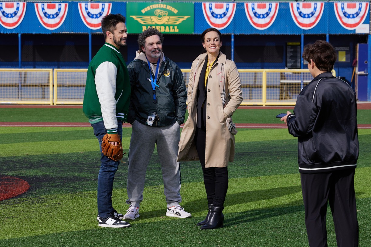 Erin Cahill & Marco Grazzini Fall Back In Love On The Baseball Field in ...