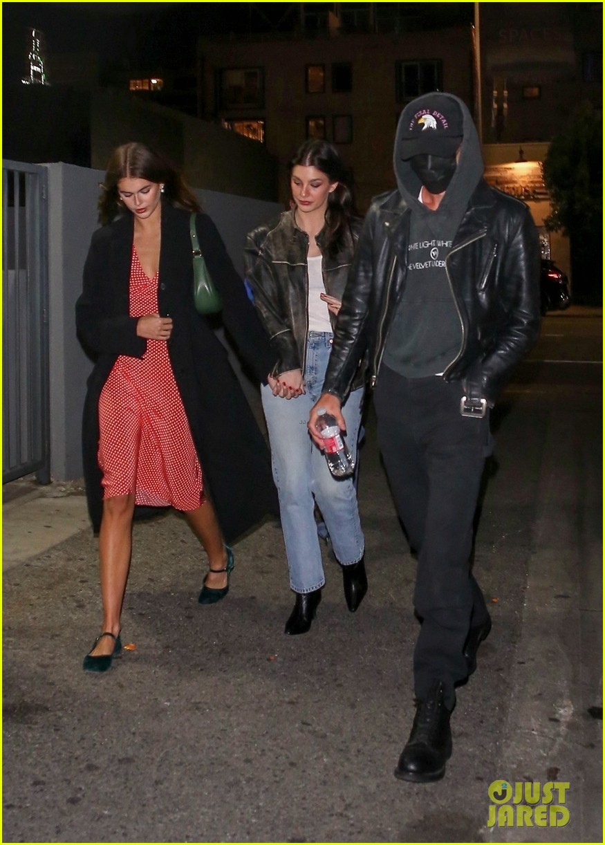Kaia Gerber Holds Hands with Boyfriend Austin Butler & Camila Morrone ...