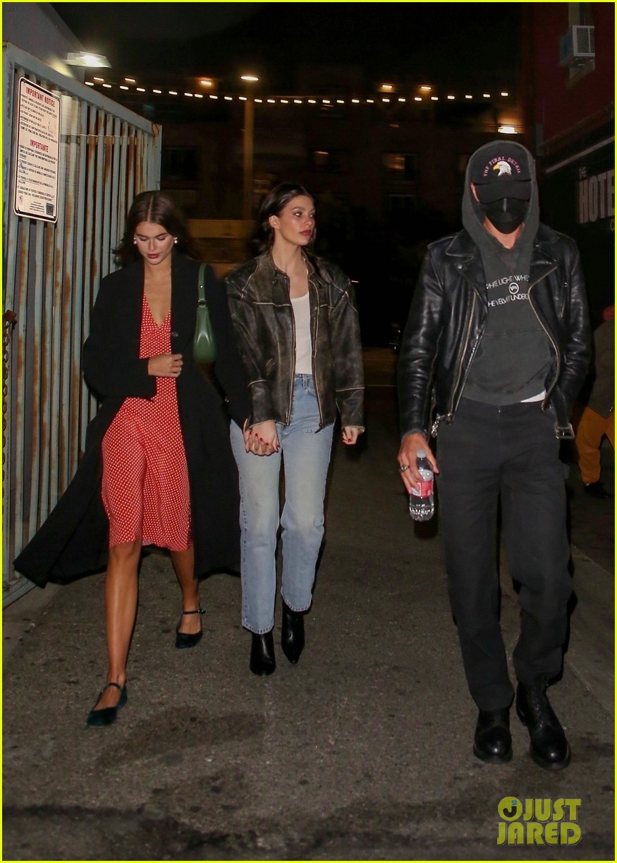 Kaia Gerber Holds Hands with Boyfriend Austin Butler & Camila Morrone ...