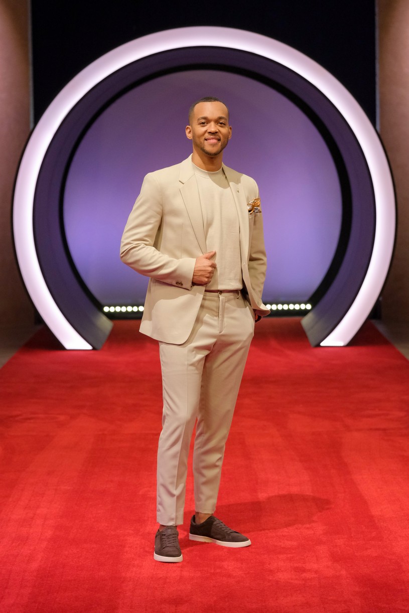 'Love Is Blind' Live Reunion Delayed For Over 75 Minutes & Fans Have ...