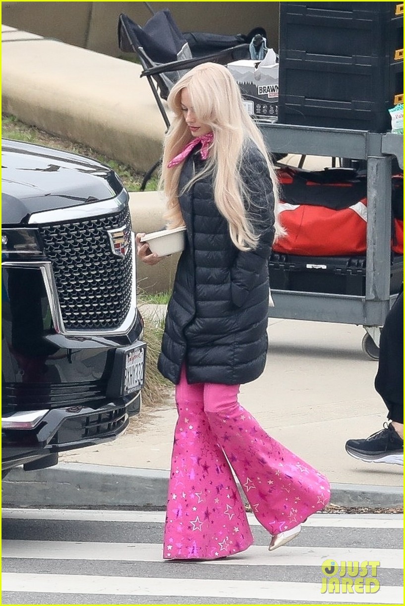 Margot Robbie Gets Back in Costume as Barbie For 'Barbie' Movie ...