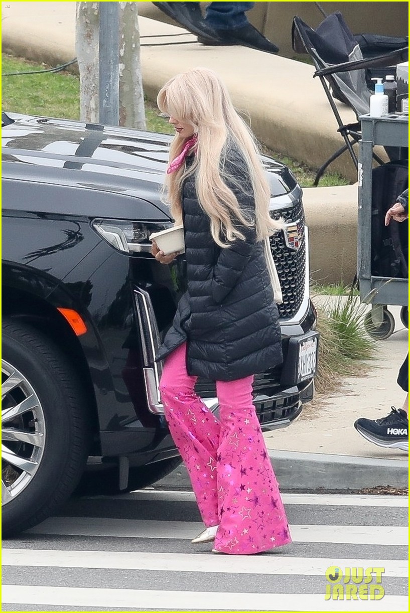 Margot Robbie Gets Back in Costume as Barbie For 'Barbie' Movie ...