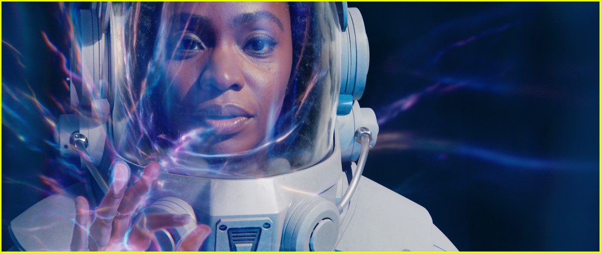 'The Marvels' Teaser Trailer: Brie Larson, Teyonah Parris, & Iman Vellani Team Up to Save the ...