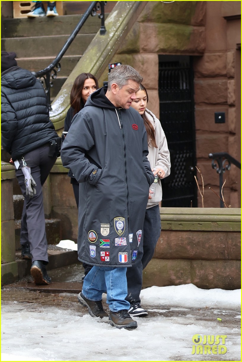 Casey Affleck & Hong Chau Enjoy a Moment Together While Filming 'The ...