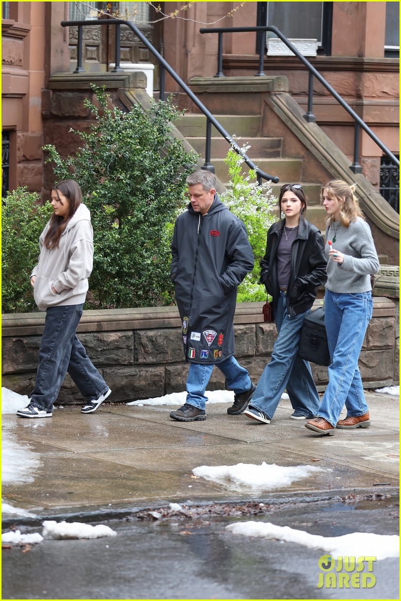 Casey Affleck & Hong Chau Enjoy a Moment Together While Filming 'The ...
