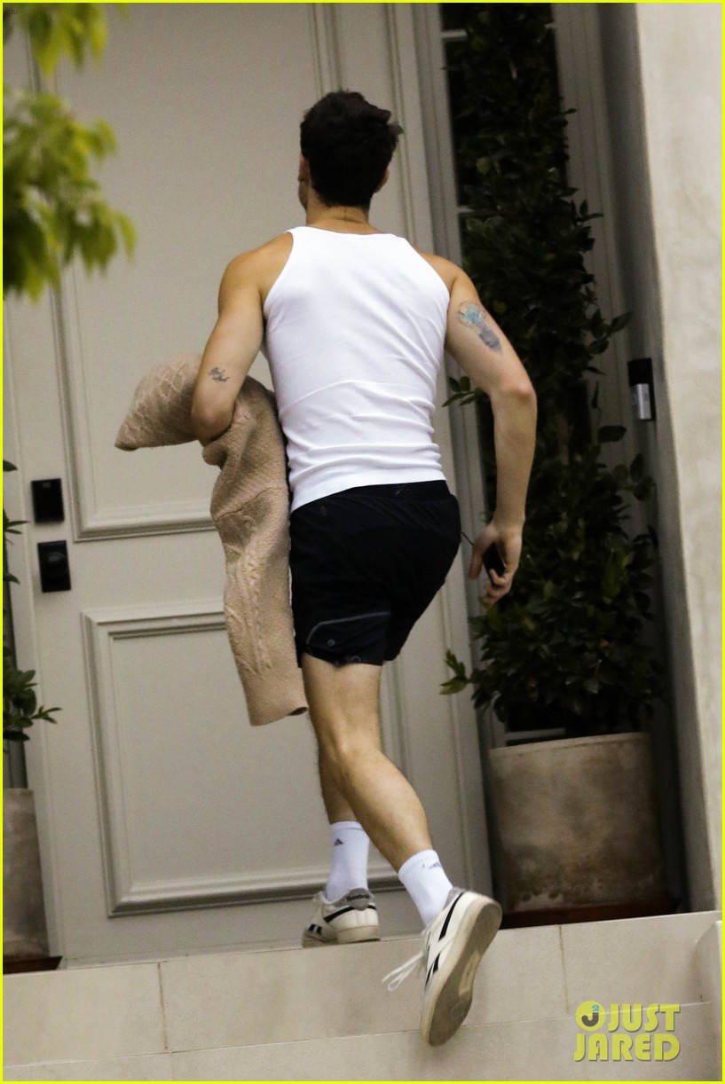 Shawn Mendes Hits The Gym After Making Out With Ex Camila Cabello at ...