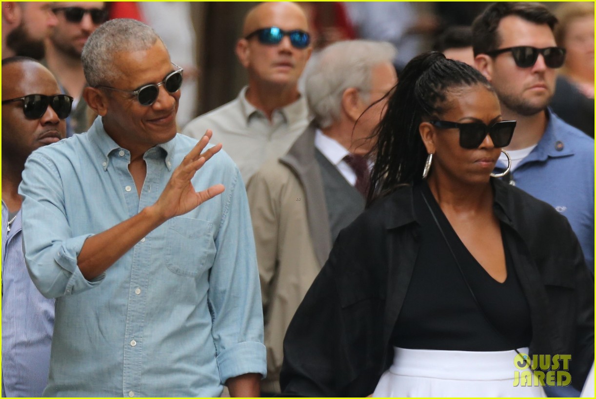 Michelle & Barack Obama Hold Hands While Exploring Barcelona With ...