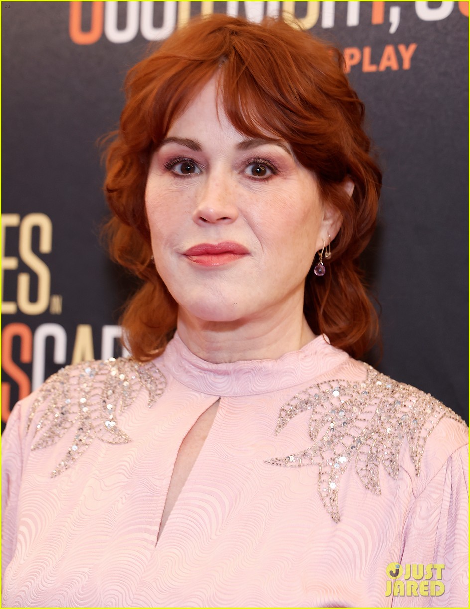 John Krasinski Joins Matt Damon, Wife Luciana, & Matthew Rhys at 'Good ...