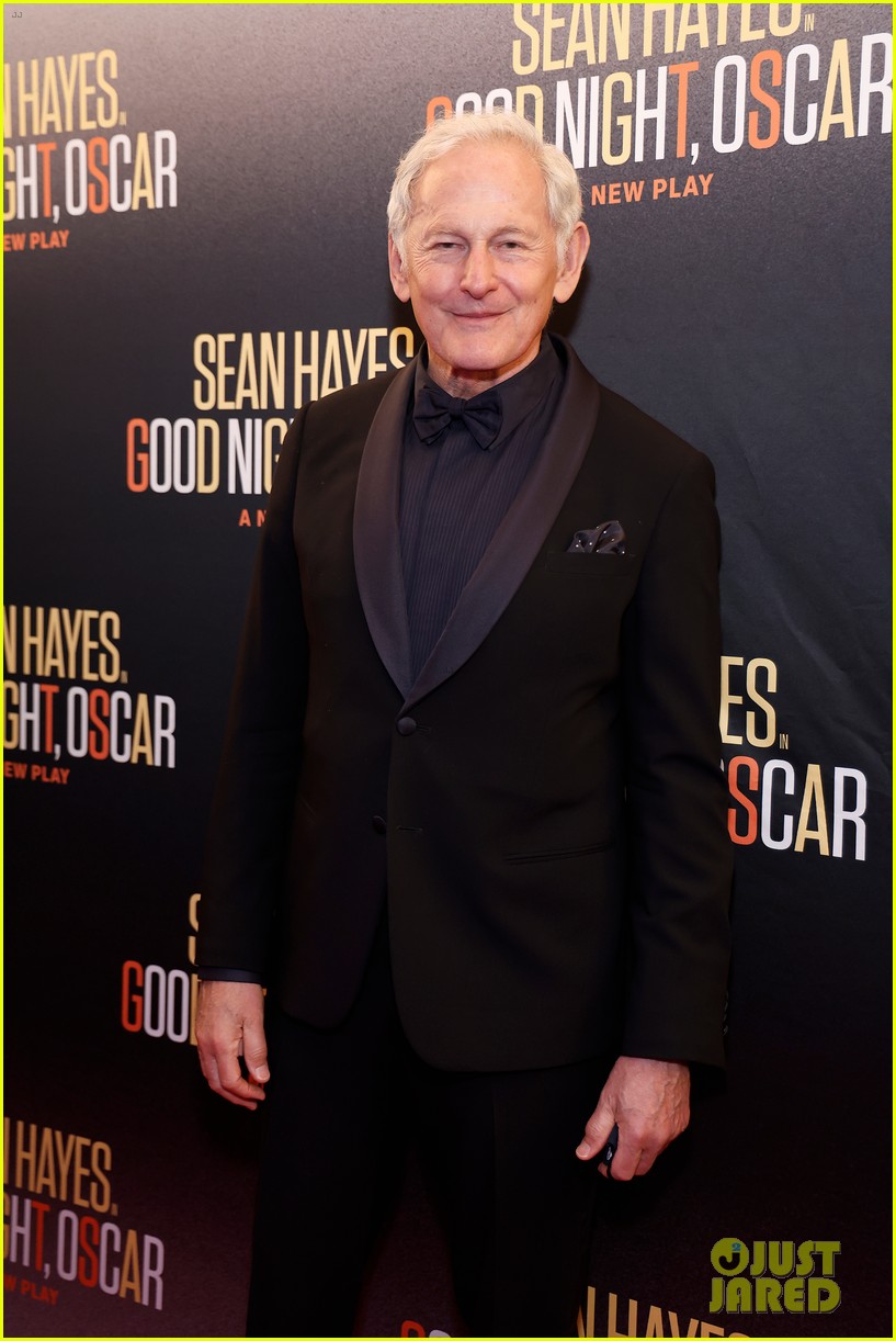 John Krasinski Joins Matt Damon, Wife Luciana, & Matthew Rhys at 'Good ...