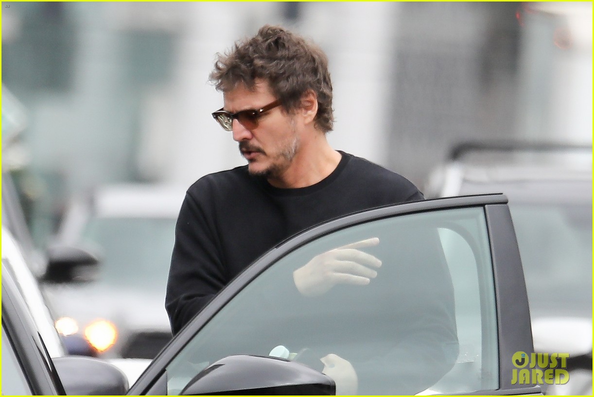 Pedro Pascal All Smiles Out While Out on Juice Run in L.A.: Photo ...