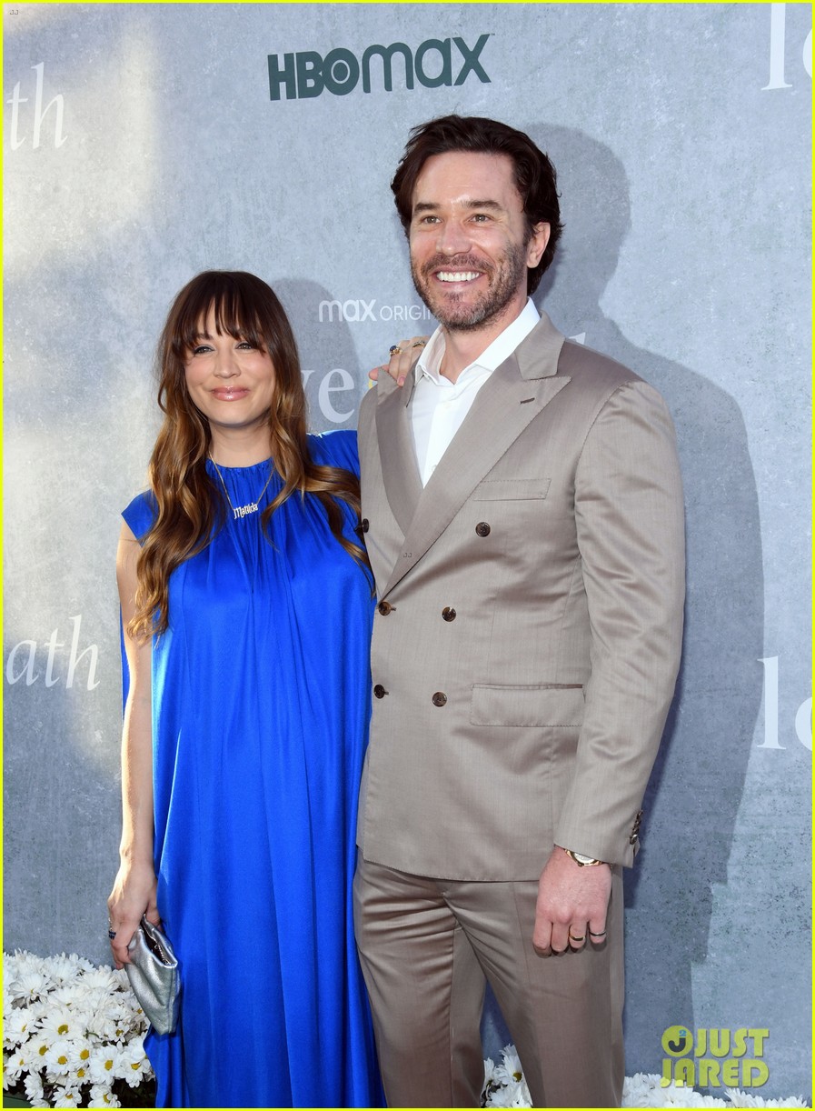 Elizabeth Olsen Goes Ravishing in Red for 'Love & Death' Premiere with ...