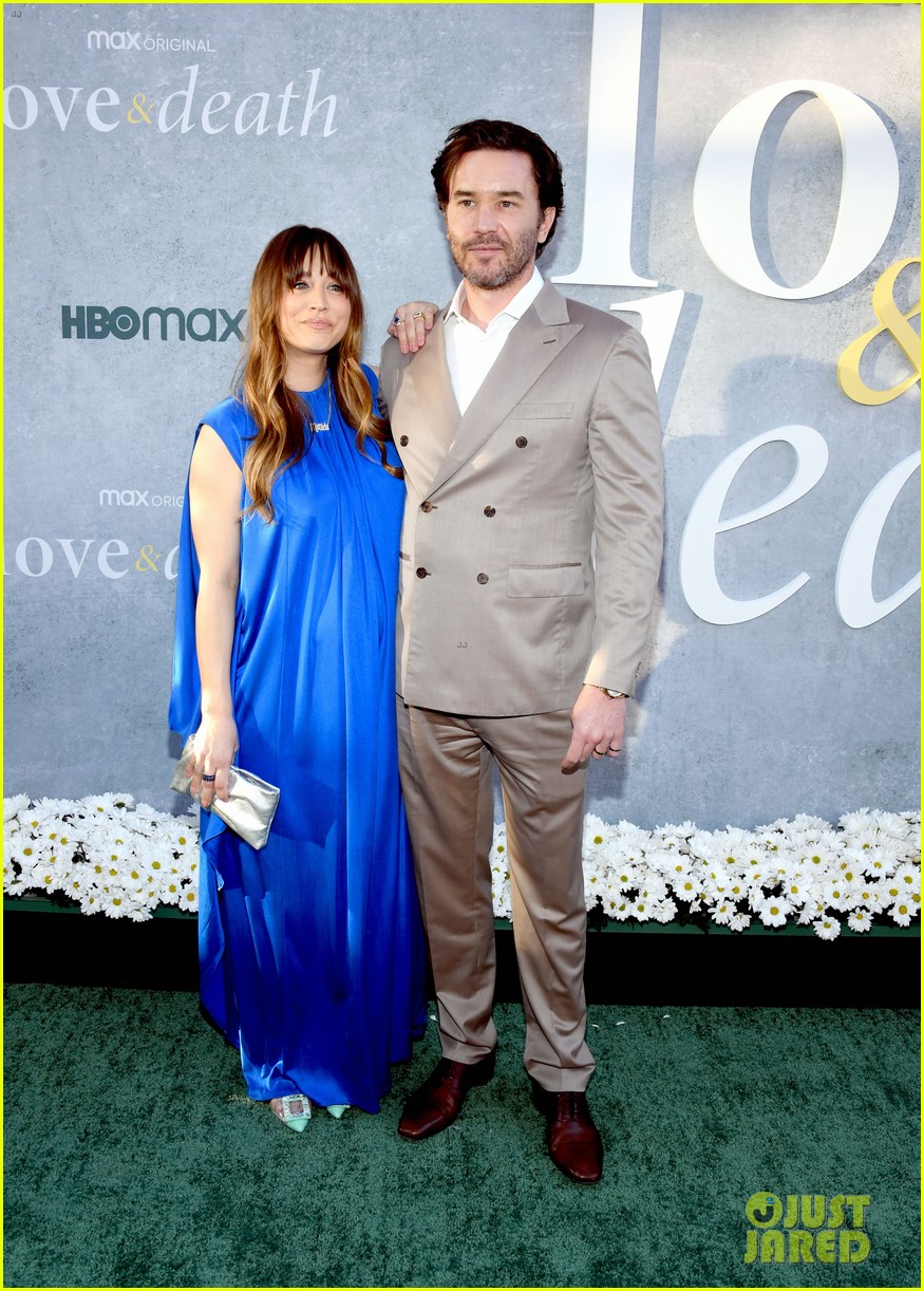 Elizabeth Olsen Goes Ravishing in Red for 'Love & Death' Premiere with ...