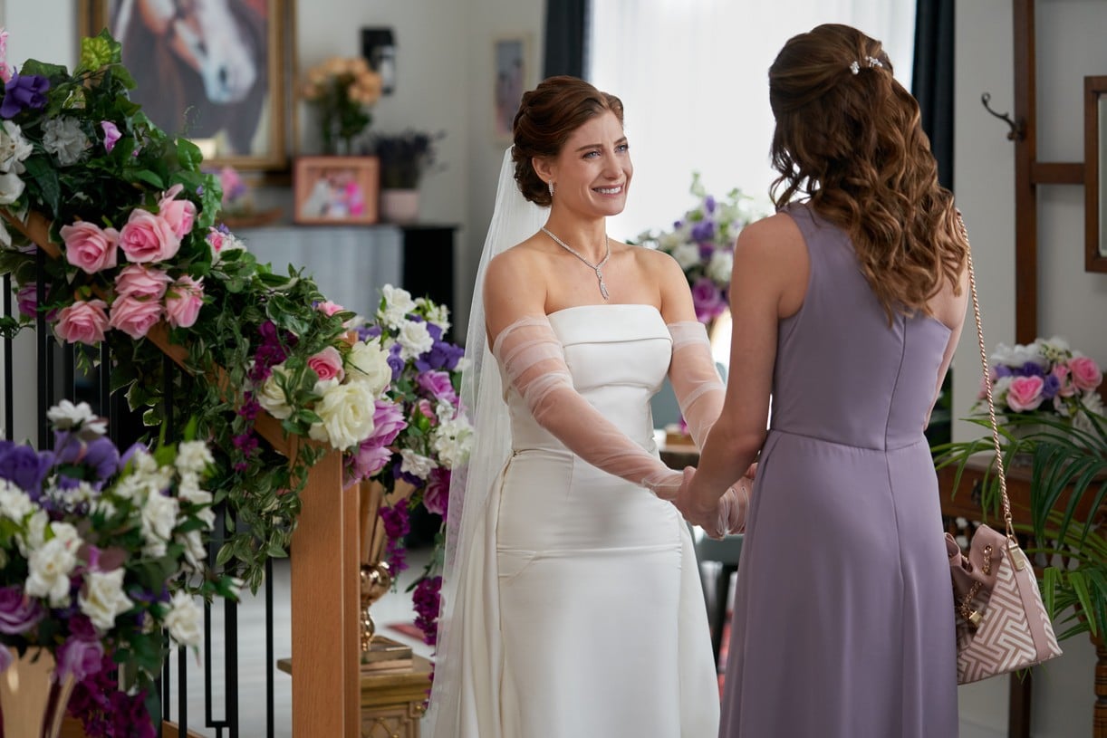 Hunter King Shows Off Her Skills As A 'Professional Bridesmaid' in ...