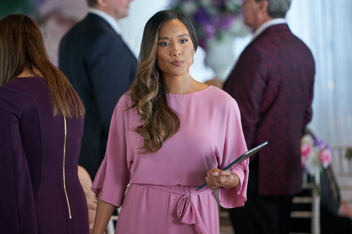 Hunter King Shows Off Her Skills As A 'Professional Bridesmaid' in ...