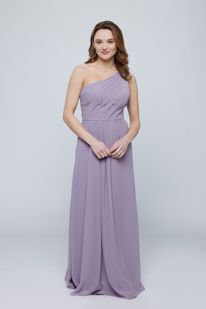 Hunter King Shows Off Her Skills As A 'Professional Bridesmaid' in ...