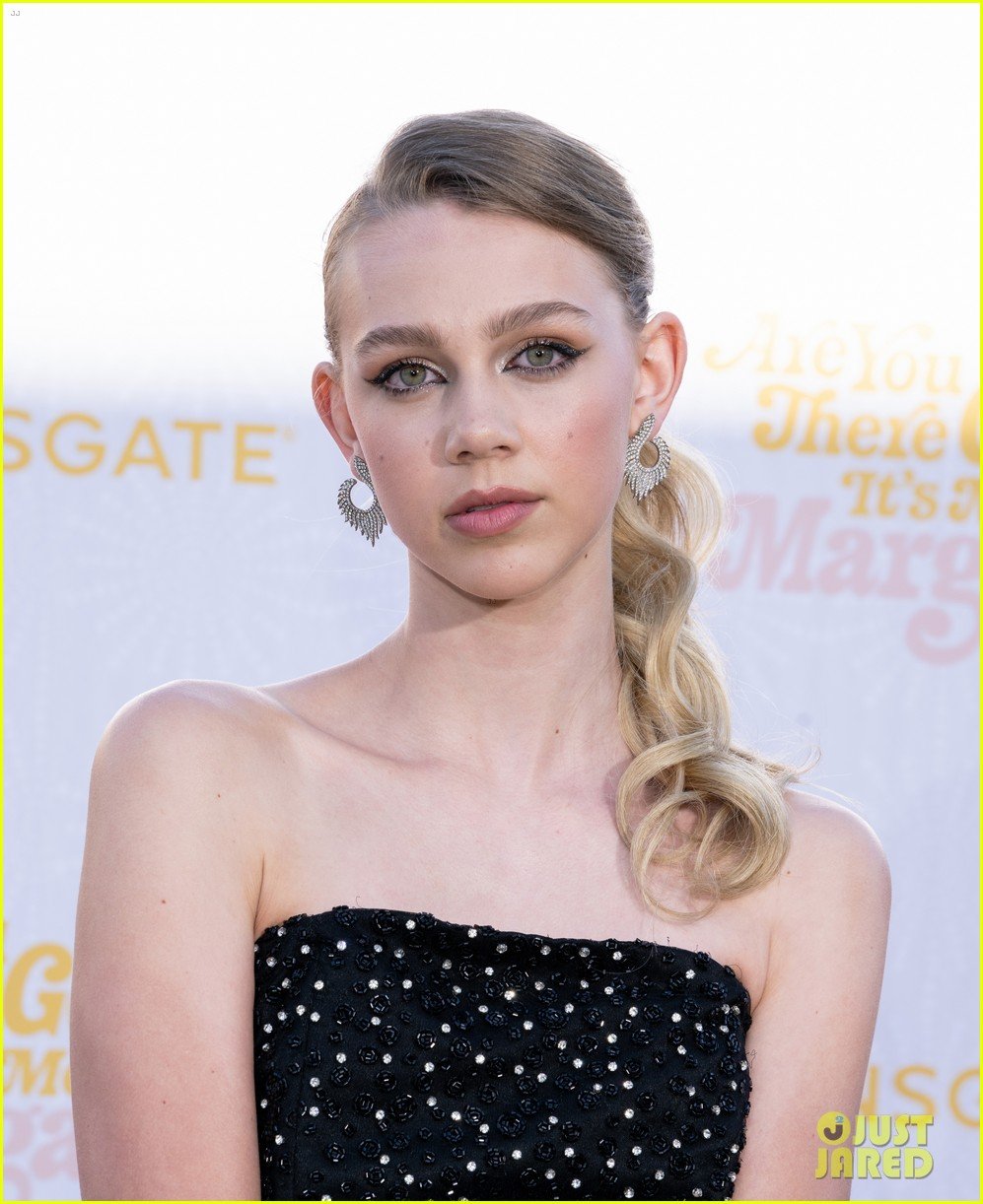 Rachel McAdams Brings The Red Dancing Emoji To Life For 'Are You There ...