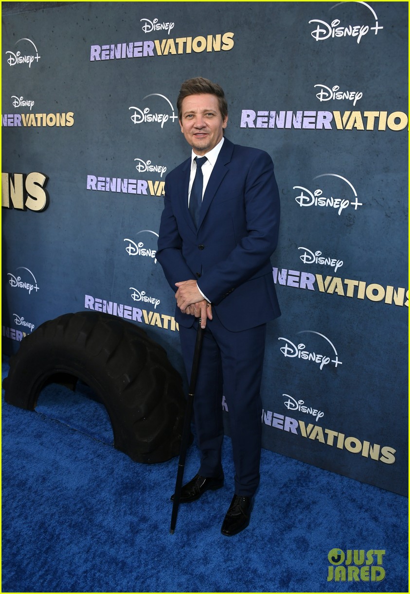 Jeremy Renner Returns To Red Carpet For 'Rennervations' Premiere Just 3 ...