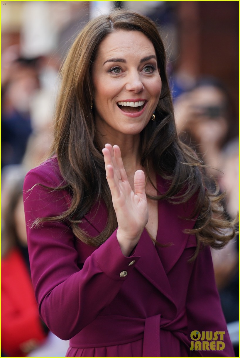 Kate Middleton & Prince William are All Smiles During Fun Royal Visit ...