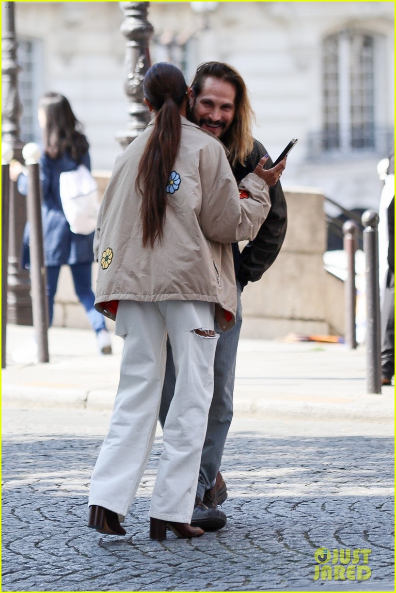 New Photos Show Zoe Saldana & Husband Marco Perego Flaunting Cute PDA ...