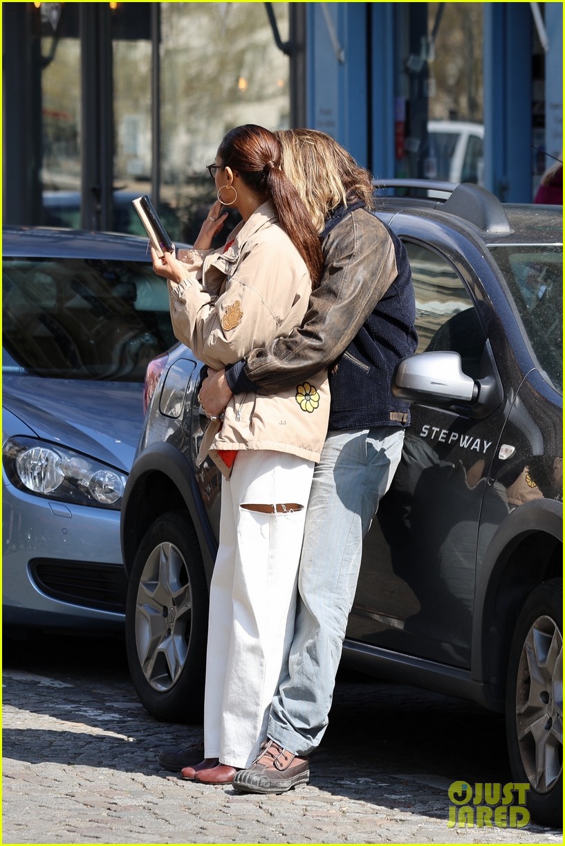 New Photos Show Zoe Saldana & Husband Marco Perego Flaunting Cute PDA ...