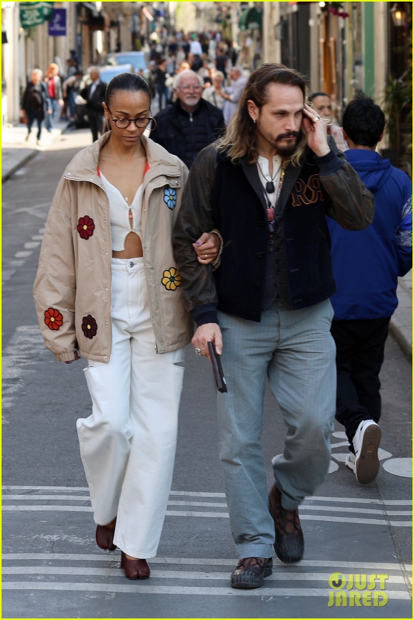 New Photos Show Zoe Saldana & Husband Marco Perego Flaunting Cute PDA ...