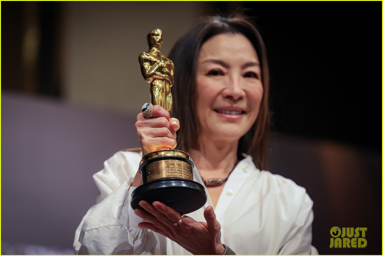 Michelle Yeoh Says She's 'Looking for a Challenge' Following Historic ...
