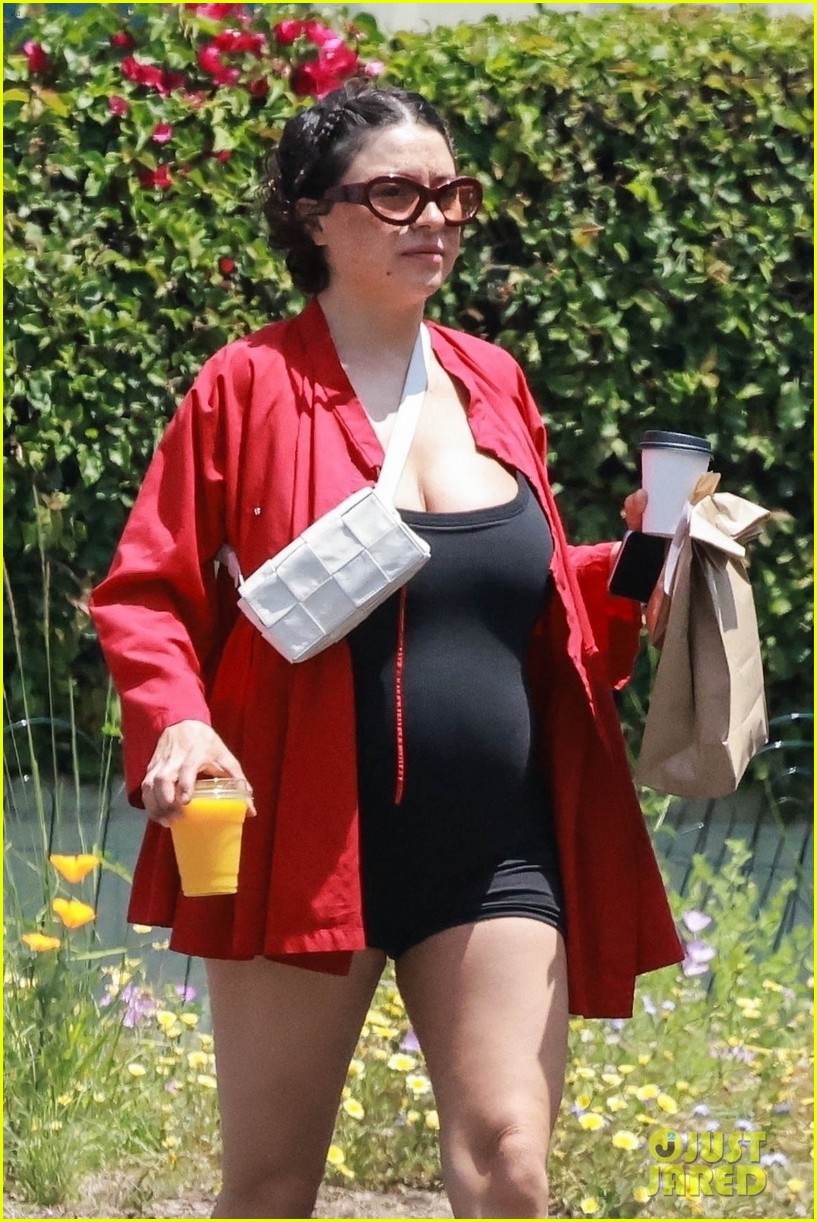 Alia Shawkat Picks Up Lunch to Go in Los Feliz: Photo 4937090 | Photos ...